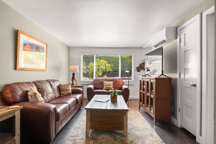 Downtown Cozy Home Base - Purple Sage 5 - Utah