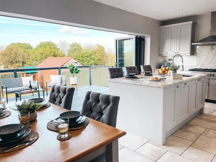 Family Friendly Beechwood Park, Free Parking, - Newport