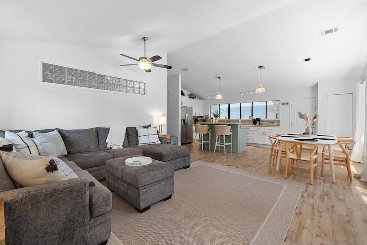 Sandpiper Cottage- Walk To Beach And Pier! - St. Augustine, FL