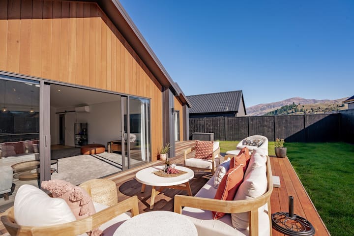 Wooing Retreat - Cromwell Holiday Home - Cromwell