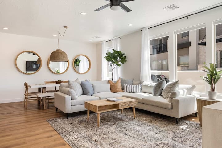 Experience Utah At The Lake House: Desert Color - St. George, USA