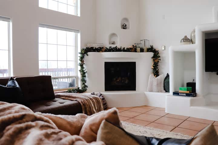 2 Kitchens, 1 Mile To Ski, Hot Tub, Kid Amenities - Angel Fire