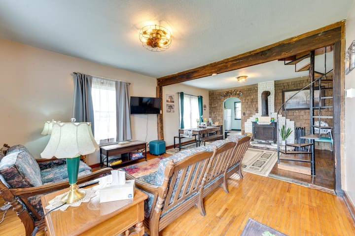 Charming Eagle Grove Farmhouse W/ Loft! - Iowa