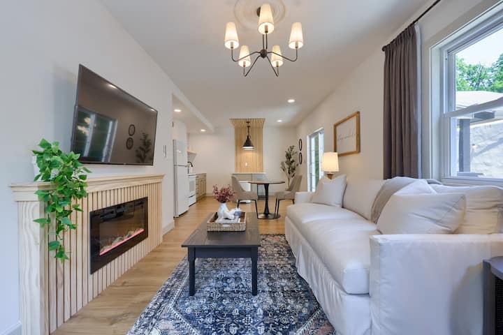 Luxe Stay For Two W/ Private Hot Tub & Patio - Hershey, PA