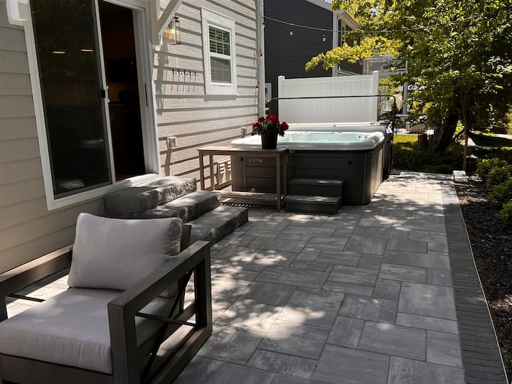 Lavish Lake Michigan Retreat | New 4-seasons Pool - サウス・ヘブン, MI