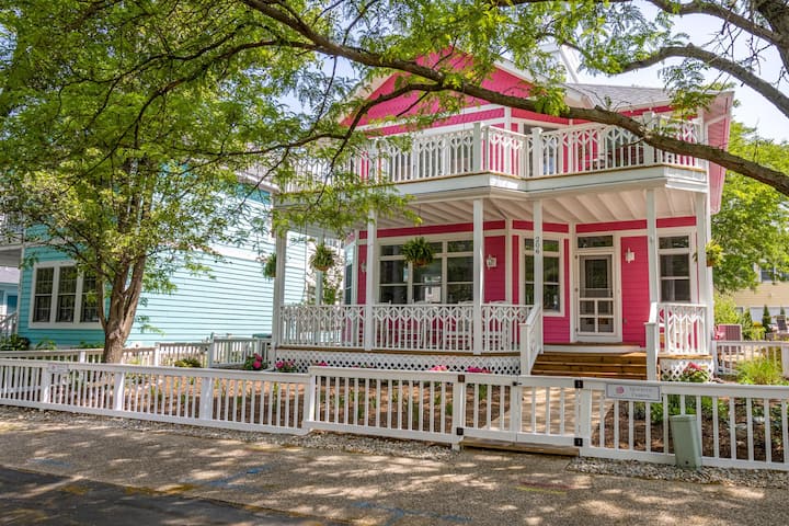 Open Concept Home Centrally Located In Beachwalk R - Michigan City, IN