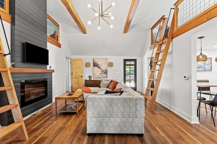 Furnace Mountain Retreat- Hot Tub, Fireplace, Wifi - Clay City, KY