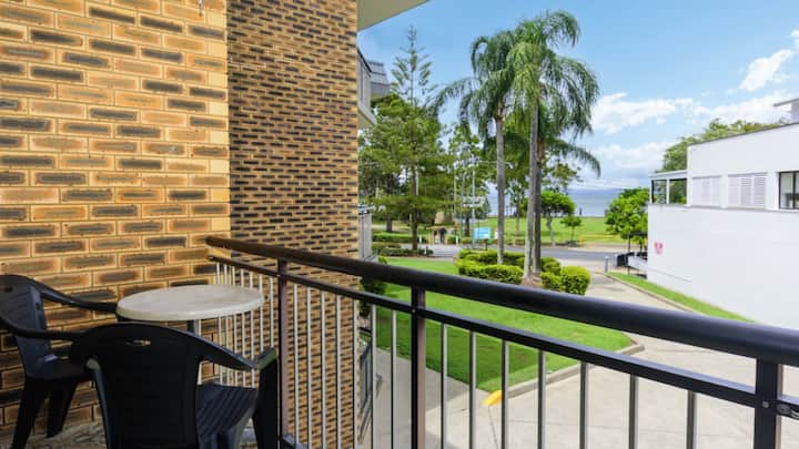Great Location Close To Waterfront - Sandstone Point