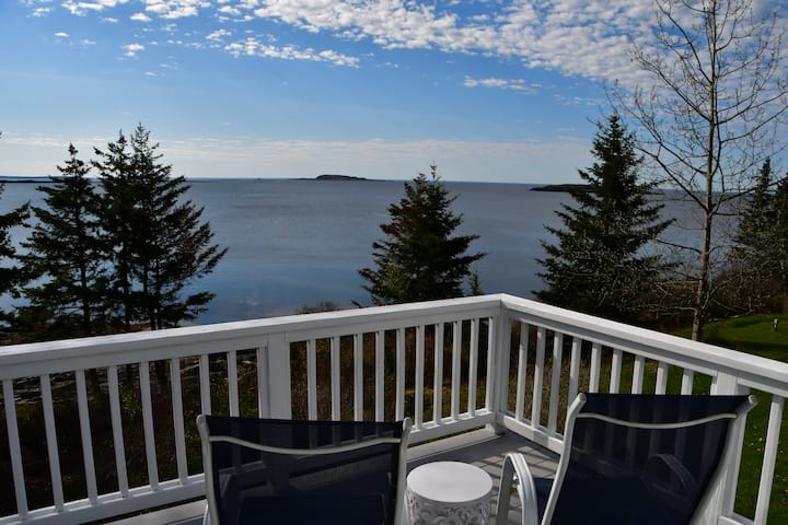 Betty's Place - Cozy Quiet Oceanfront Getaway - Freeport, ME