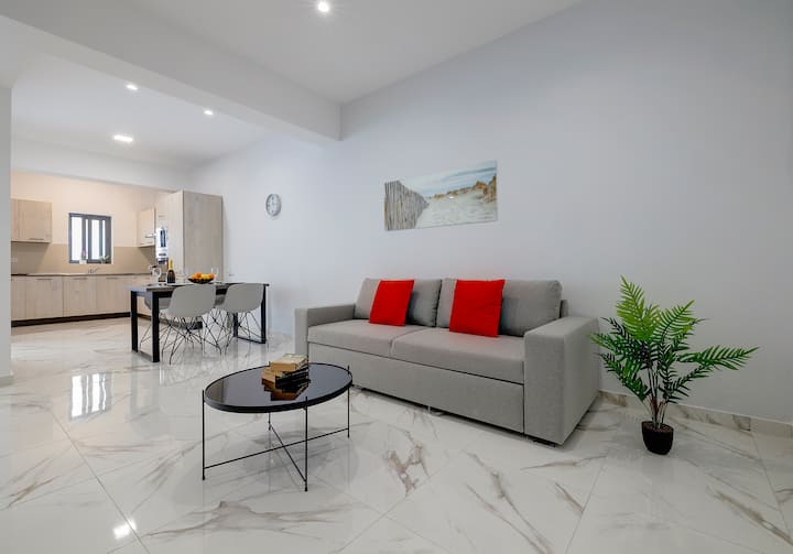 Unbeatable Location, 2 Bedroom With Terrace - Valletta