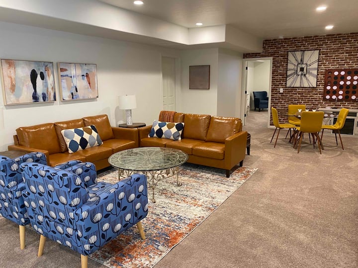 Chic Retreat: Your Cozy Getaway With Waffles Too! - Orem, UT