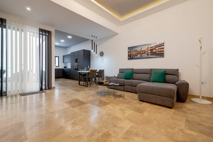 Top Location, 1 Bedroom With Terrace - Valletta