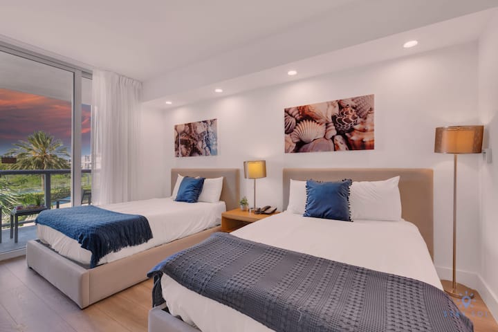 Modern Resort W/ Balcony + Near Beach + Pool - Aventura, FL