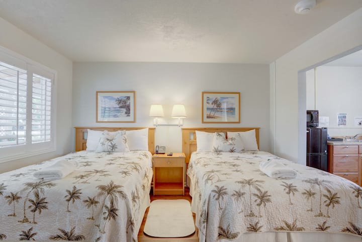 2 Beds, Kitchenette, Free Parking - Room 3 - Jupiter, FL