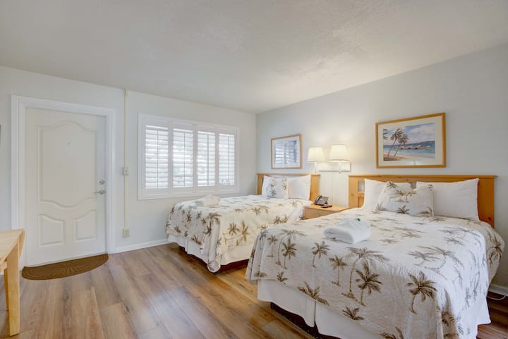 2 Beds, Kitchenette, Free Parking - Room 5 - Jupiter, FL