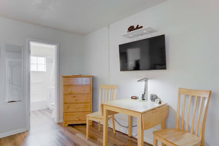 Hotel Room With 2 Beds & Kitchenette - Room 6 - Jupiter, FL