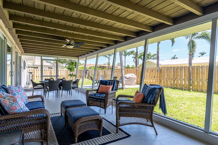 5027 Stylish Retro 3br W/ Screened Patio, - Fort Myers