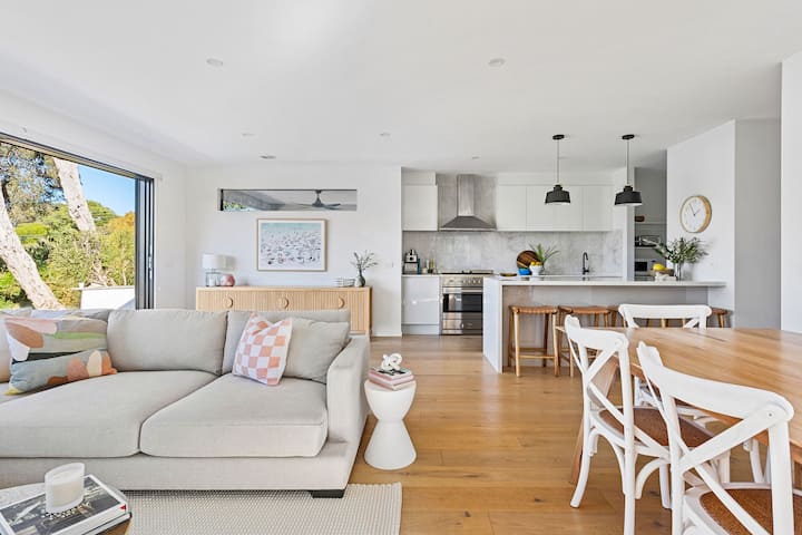 Modern Coastal Beach House | Rye Entertainer - Rye