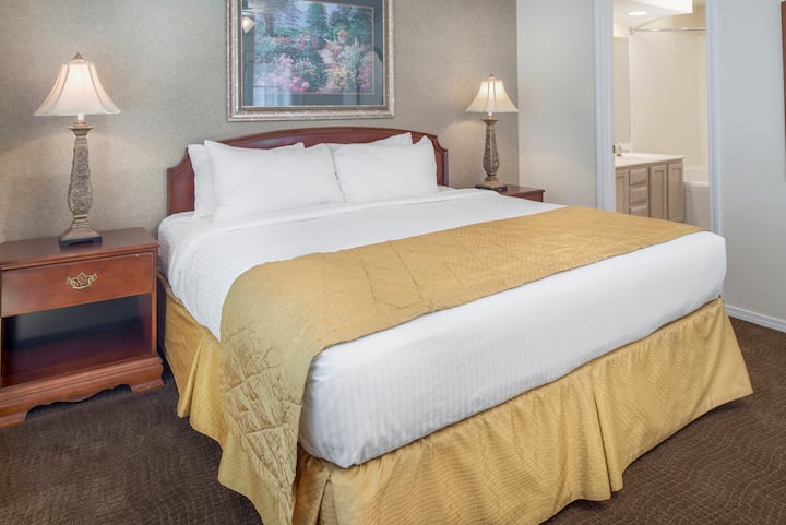 Family-friendly! 2 Units W/ Free Parking, Pool! - Branson, MO