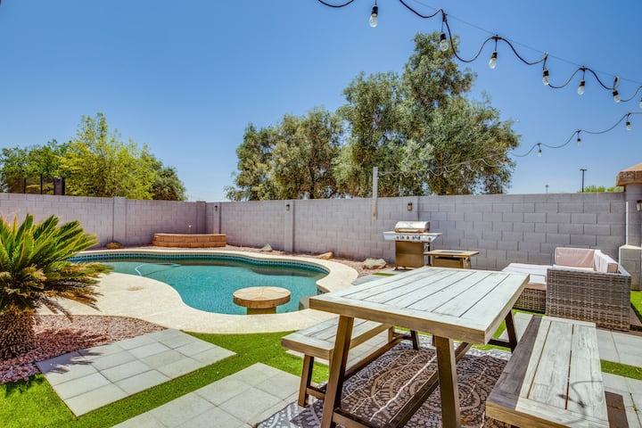 Fenced-in Pool & Patio: Gilbert Home! - Gilbert, AZ