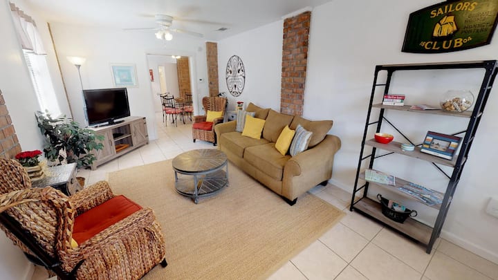 1603 Lovell Avenue Lower - Free Wifi - Tybee Island, GA