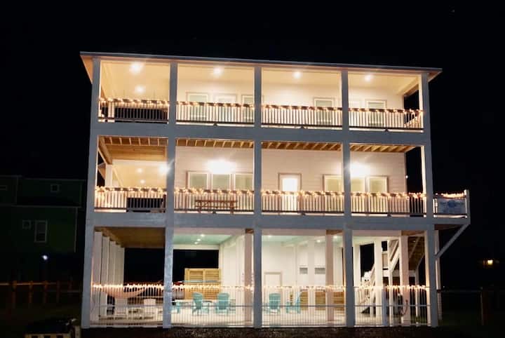 The Grand Pearl: Private Pool & Spa ~ Beach Access - Crystal Beach, TX