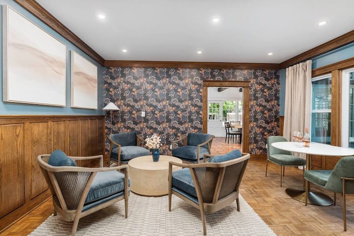 Luxe Retreat Designed For Group Getaways - Thornton, CA