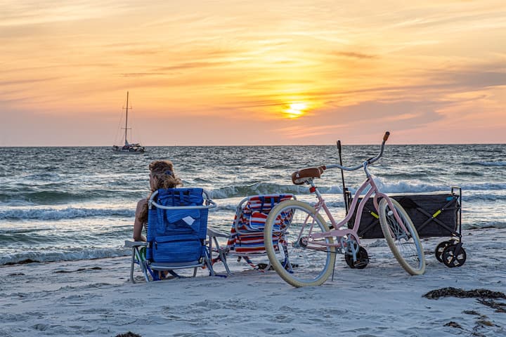 Heated Pool/walk To Beach/ Golf Cart/3 King Beds - Port St. Joe, FL