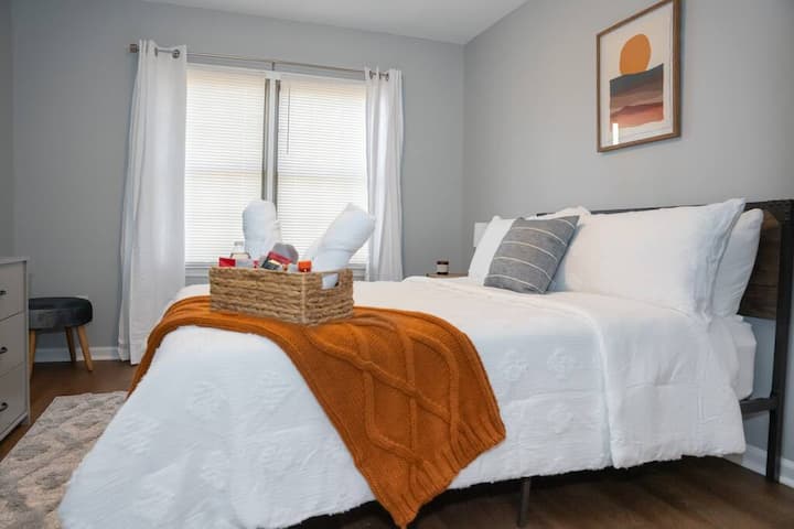 Luxury 3br Townhome - Sleep 6 - Winston-Salem