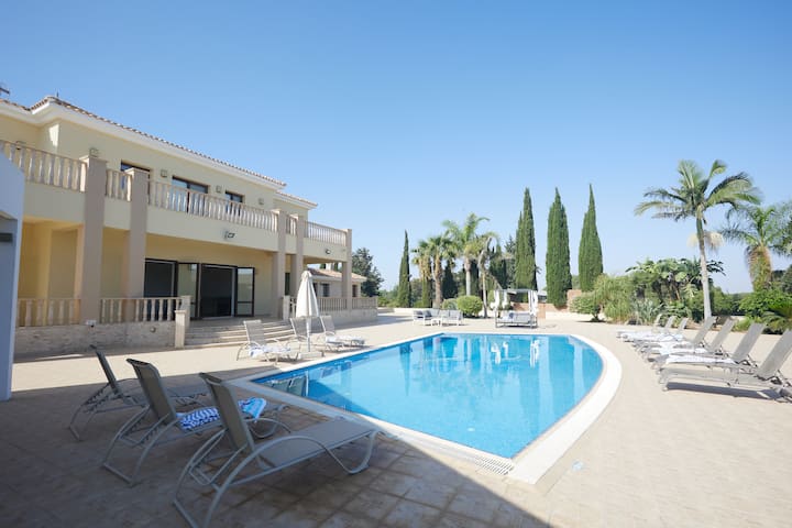 Protaras Holiday Villa Pa7| Private 7 Bedroom Vill - Famagusta