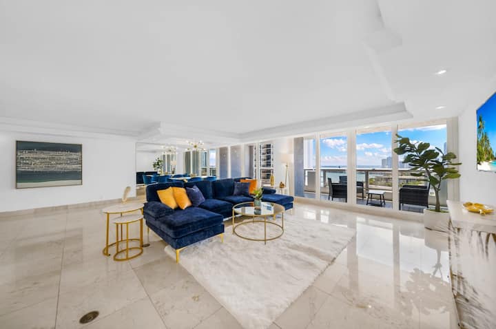 Bayview & Balcony | Ideal Extended Stay | Staycozy - Miami, FL