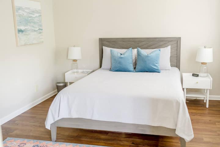 Snowbird Special! Steps To Village & Pier - St. Simons Island, GA