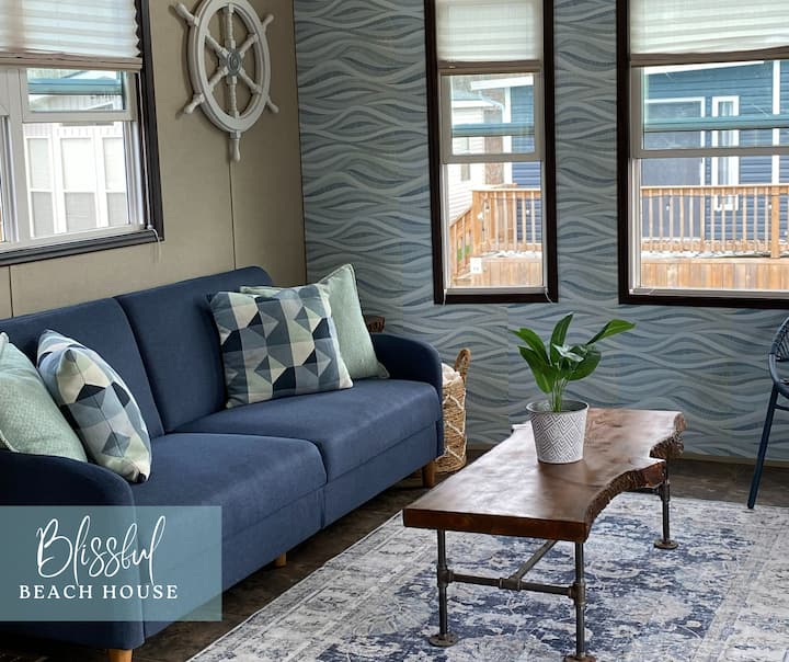 Blissful Beach House At Sherkston Shores - Port Colborne