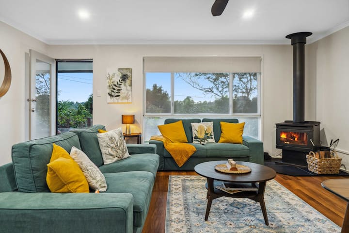Wattle Cottage - A Stylish Hinterland Escape - Maleny