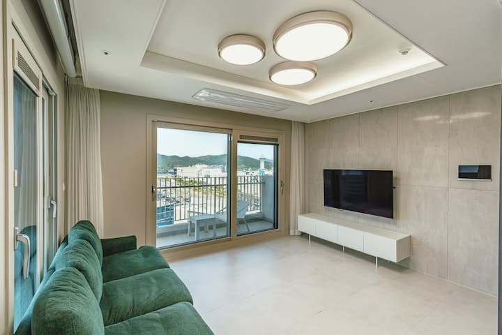 #오시리아 #롯데월드 #용궁사 #송정역 Royal 스위트2 방3 - Busan