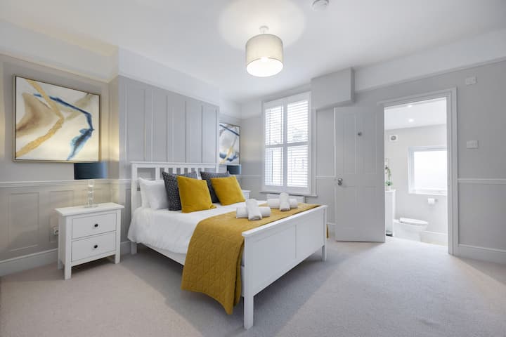 En Ville-maison-salle De Bain Privée-vue Sur Rue - Cheltenham