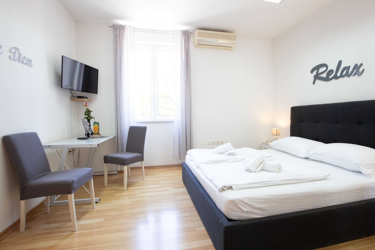 Lilly studio apartment 2 - Apartments for Rent in Zadar, Dubrovačko ...