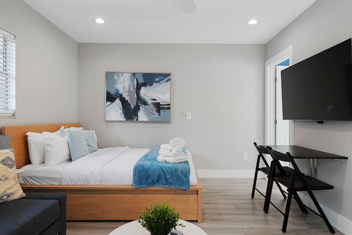 Cozy Studio House Walk To Raymond James Stadium - Tampa, FL