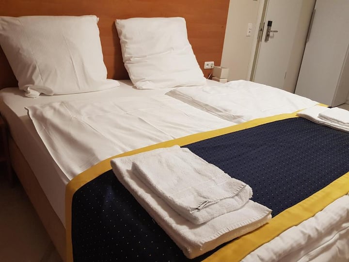 Zimmer Mit Doppelbett - Francoforte sul Meno, Germania