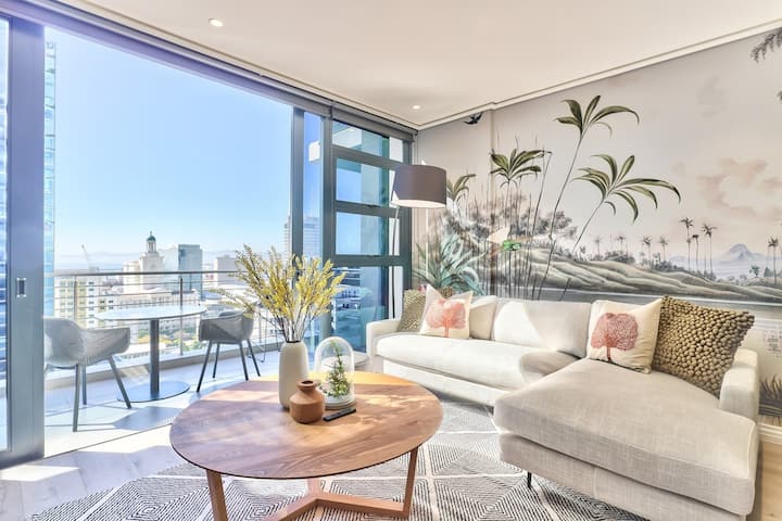 Stylish Sky Condo With Ocean Views & Pool Deck - Cape Town