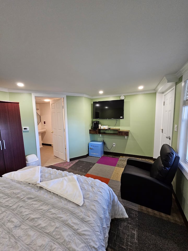 Private Motel Bedroom - Scarborough, ME