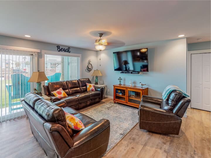 Ground Floor, Shared Pool, Hot Tub - Port Aransas, TX