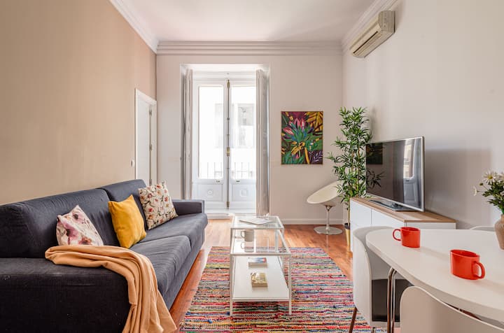 Bright Apartment In Gran Vía With Balconies - Madrid