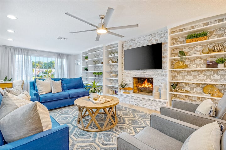 Gorgeous Coastal Escapew/ Heated Pool & Firepit! - Cocoa Beach, FL