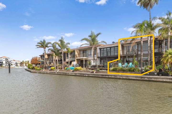 Marina Views Absolute Waterfront - Dandenong