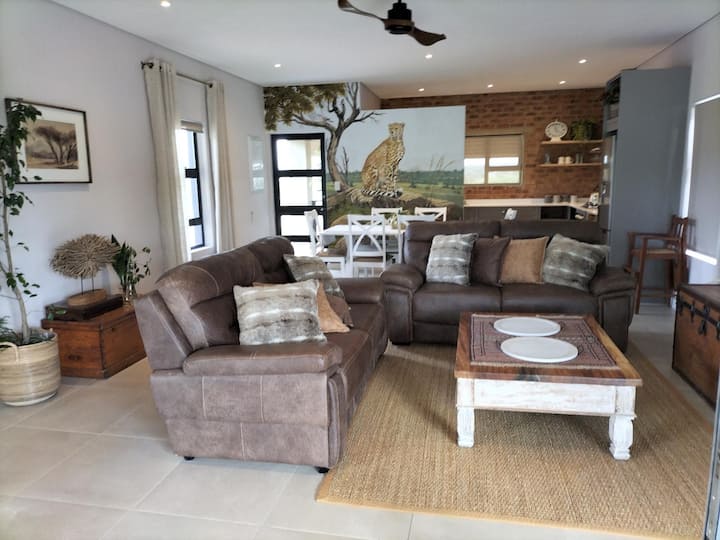 Little Dinokeng | Executive Holiday Home - Hammanskraal