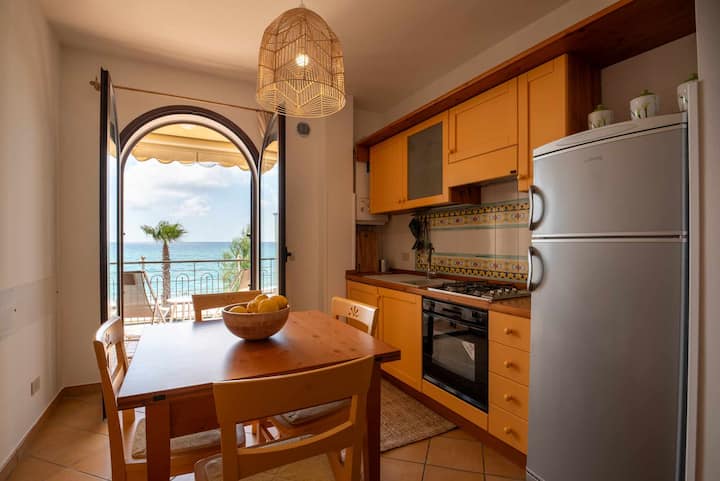 Appartement En Front De Mer Avec Grand Balcon - Capo d'Orlando