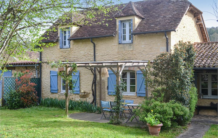 2 Bedroom Cozy Home In Saint Leon Sur Vezere - Montignac