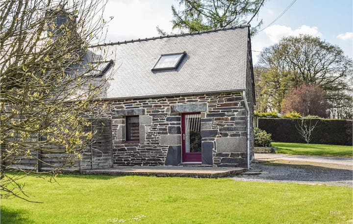 2 Bedroom Gorgeous Home In Gouarec - Rostrenen