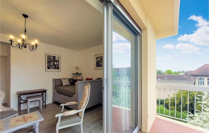 Cozy Apartment In Cosne-cours-sur-loire With Wifi - Cosne-Cours-sur-Loire